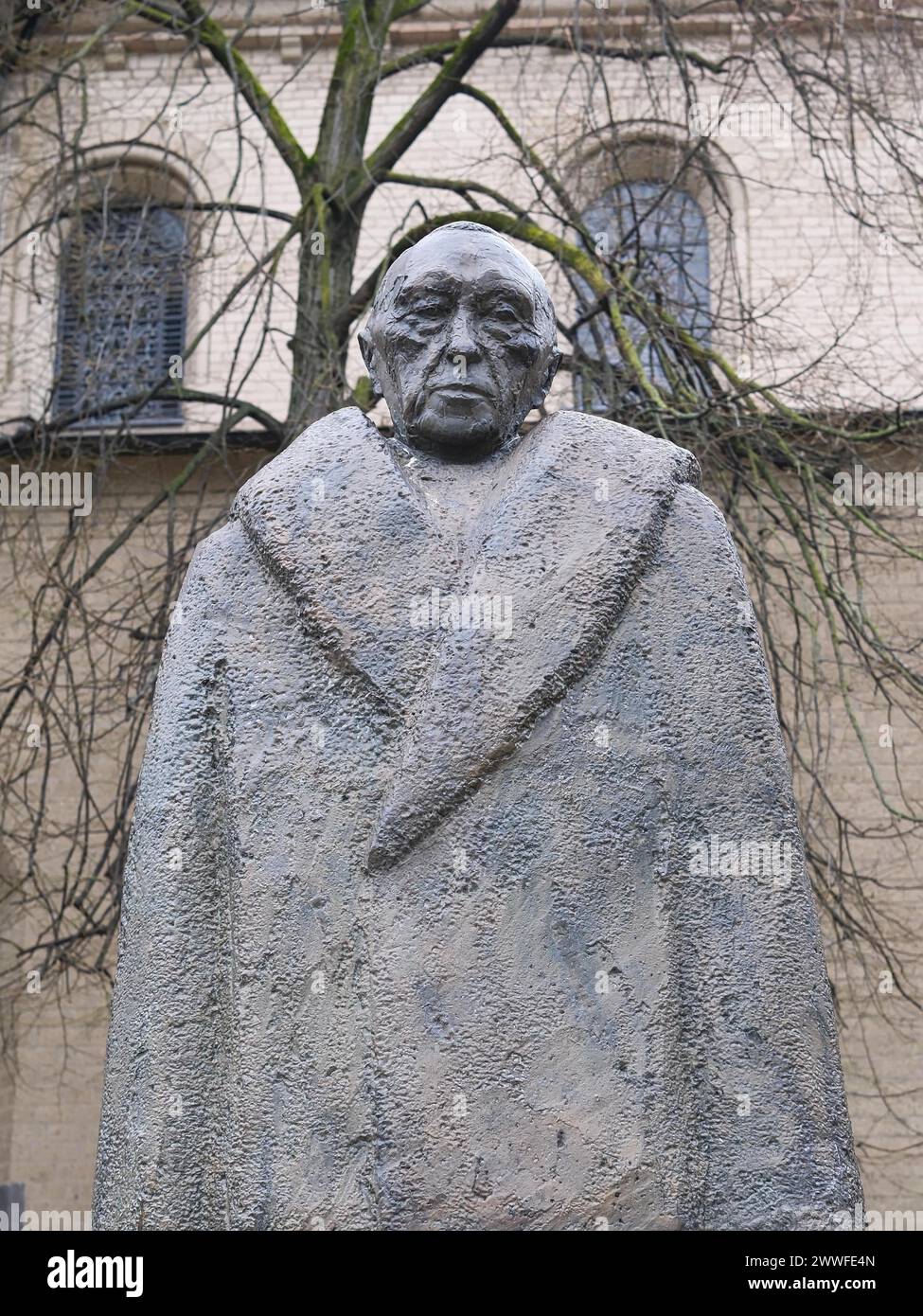 Konrad Adenauer monument, bronze statue, Cologne, Germany Stock Photo ...