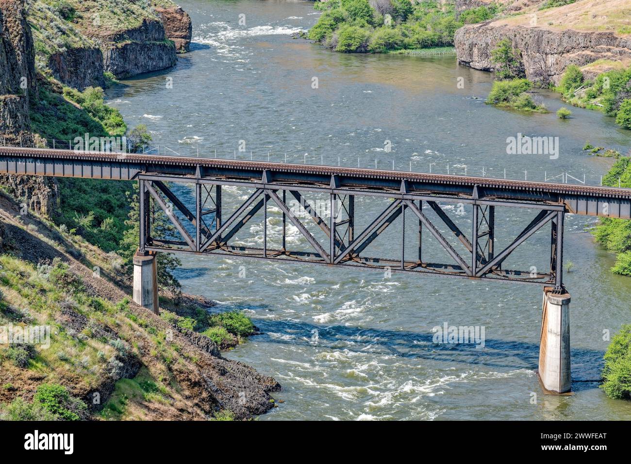 Bnsf railroad bridge hi-res stock photography and images - Alamy