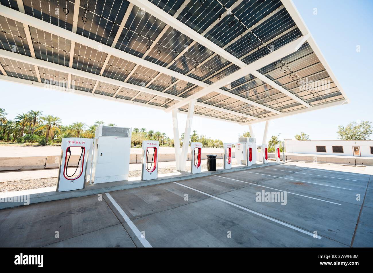A Tesla Supercharger electric vehicle charging station near Dateland AZ ...