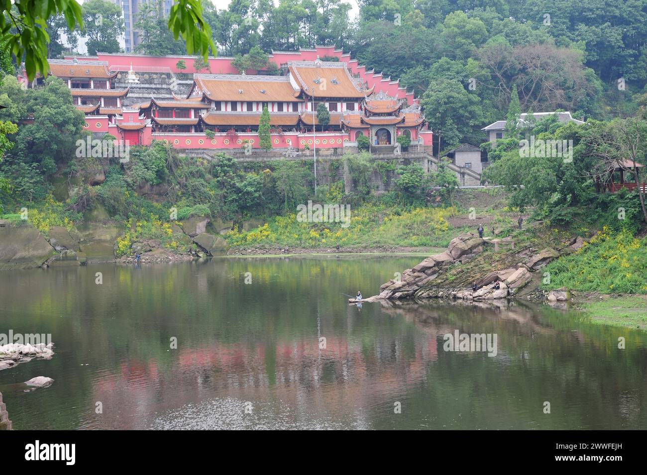 River temple hi-res stock photography and images - Alamy