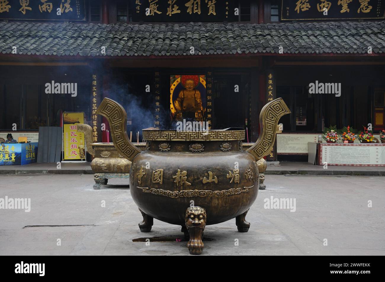 Emei shan buddha complex, sichuan, china Stock Photo - Alamy