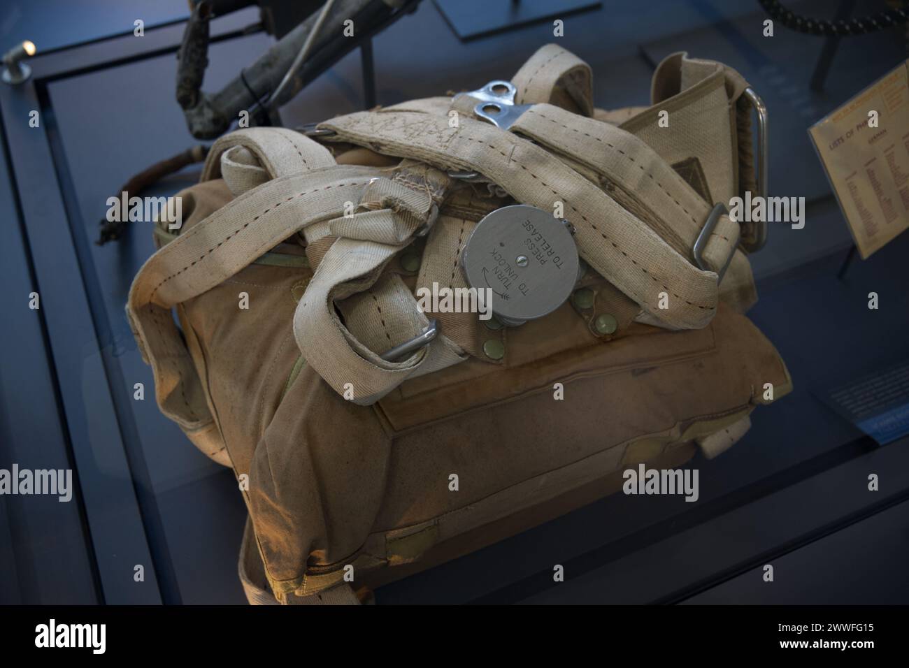 Raf wwii parachute hi-res stock photography and images - Alamy