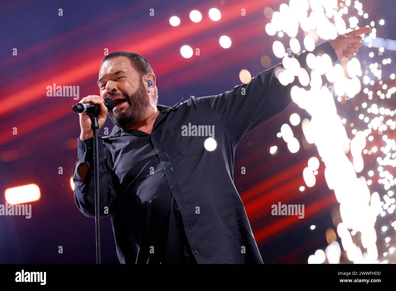 Sänger Marian Gold von der Band Alphaville bei ihrem Auftritt bei im ...