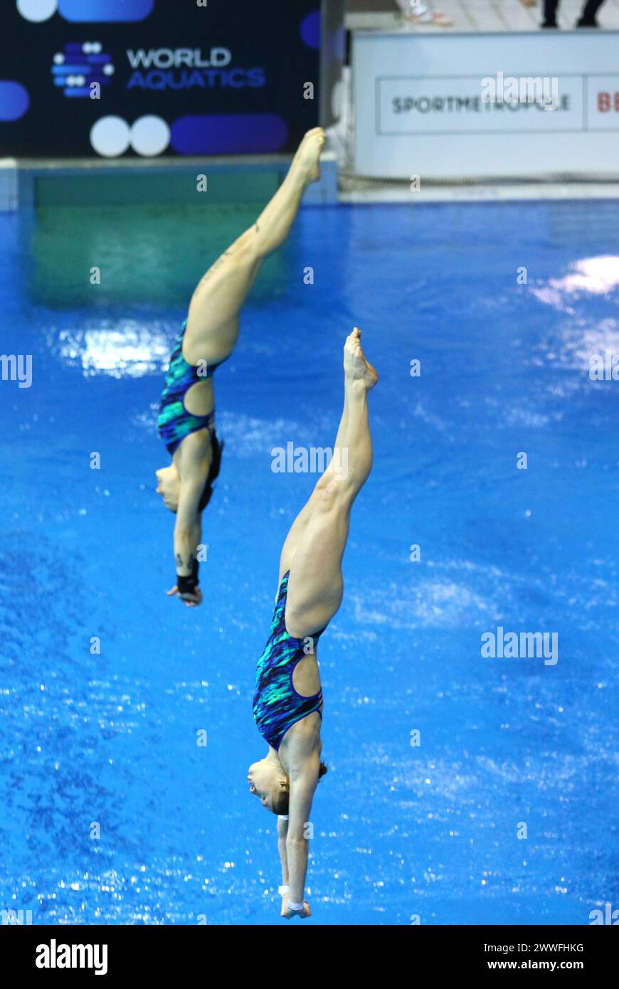 Aquatics synchronized swimming hi-res stock photography and images - Alamy