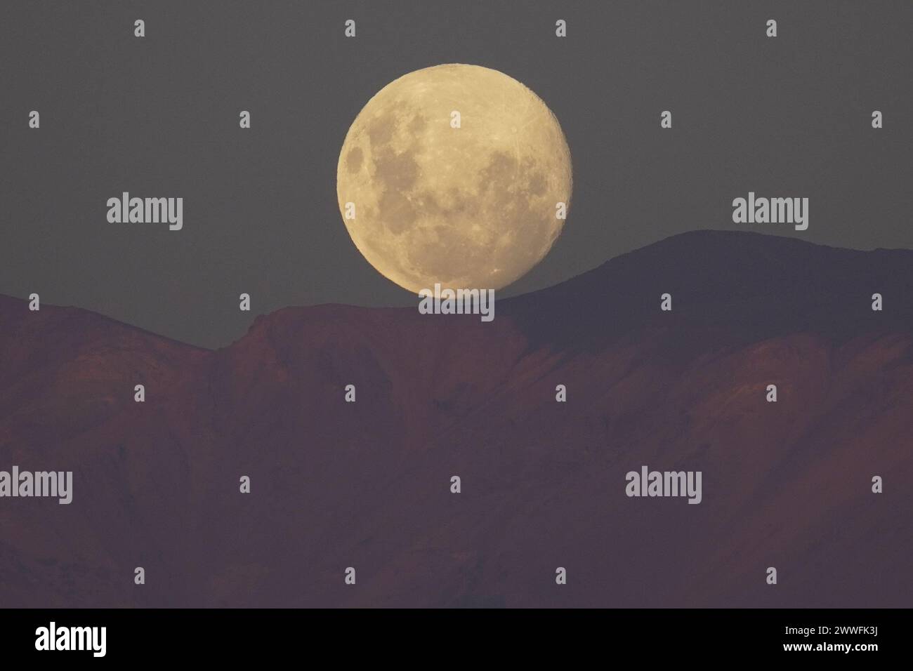 Santiago, Metropolitana, Chile. 23rd Mar, 2024. The nearly full moon ...