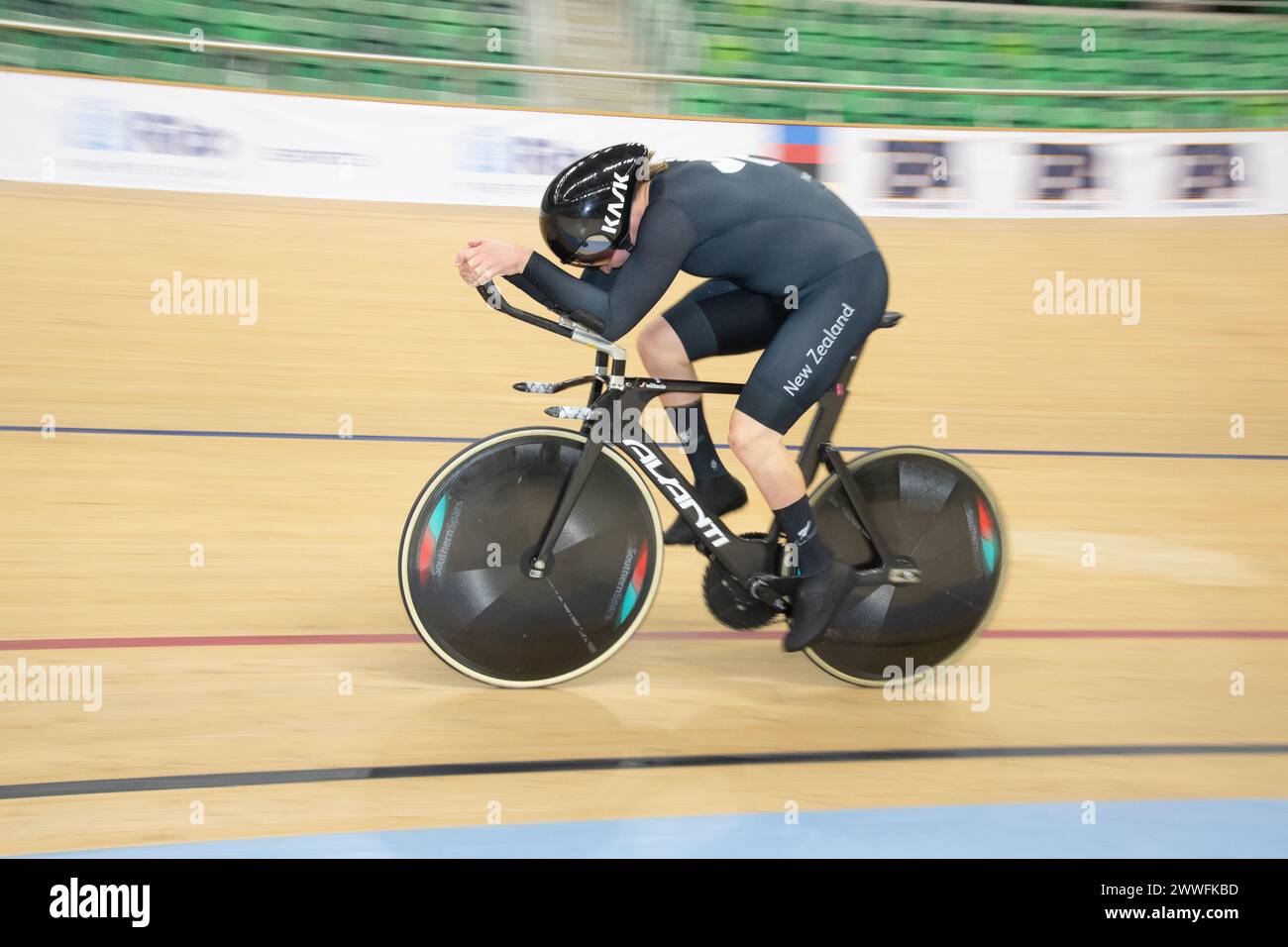 New zealand paracycling world champion hi-res stock photography and ...