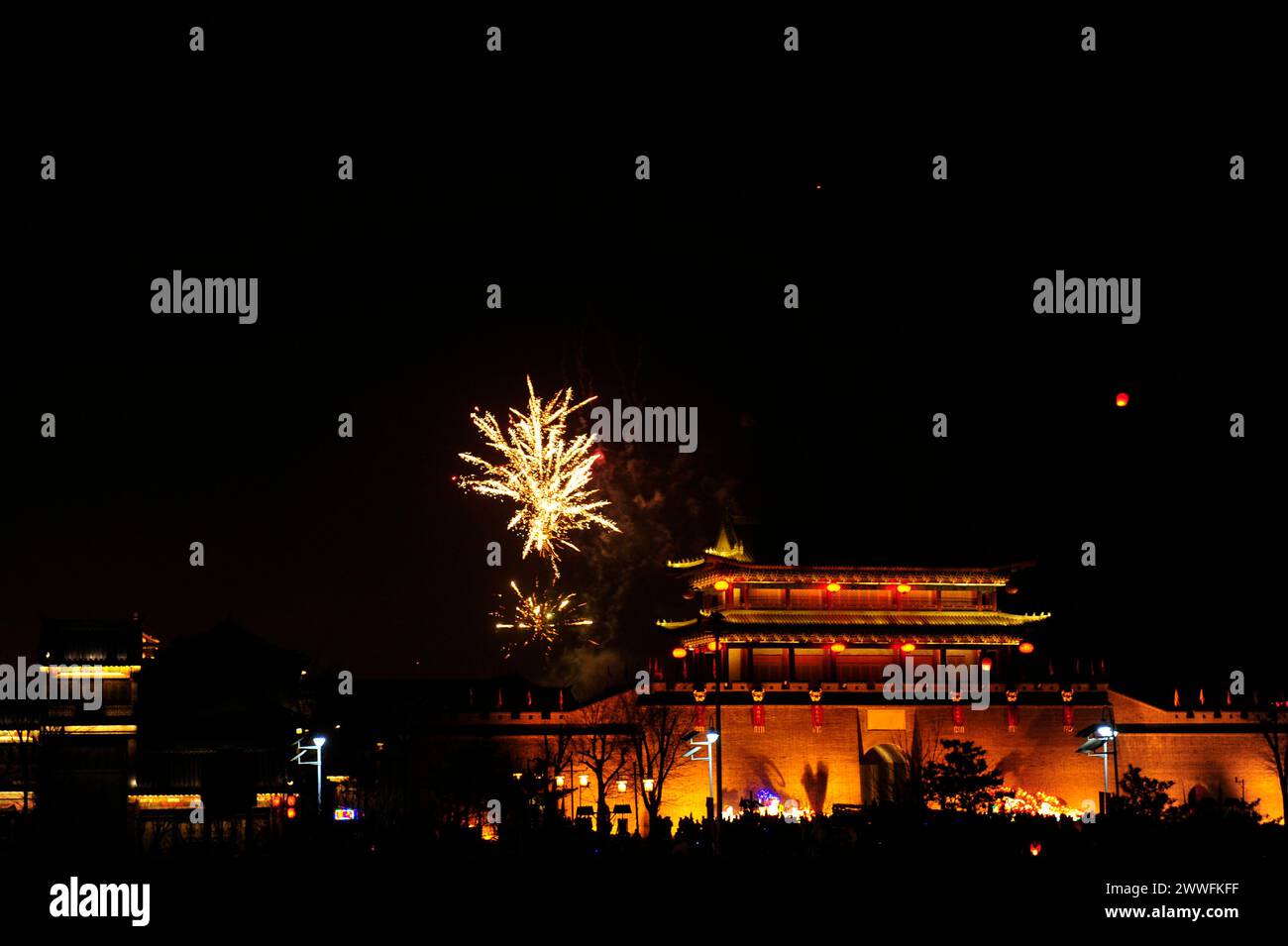 Chinese fireworks ancient hi-res stock photography and images - Alamy