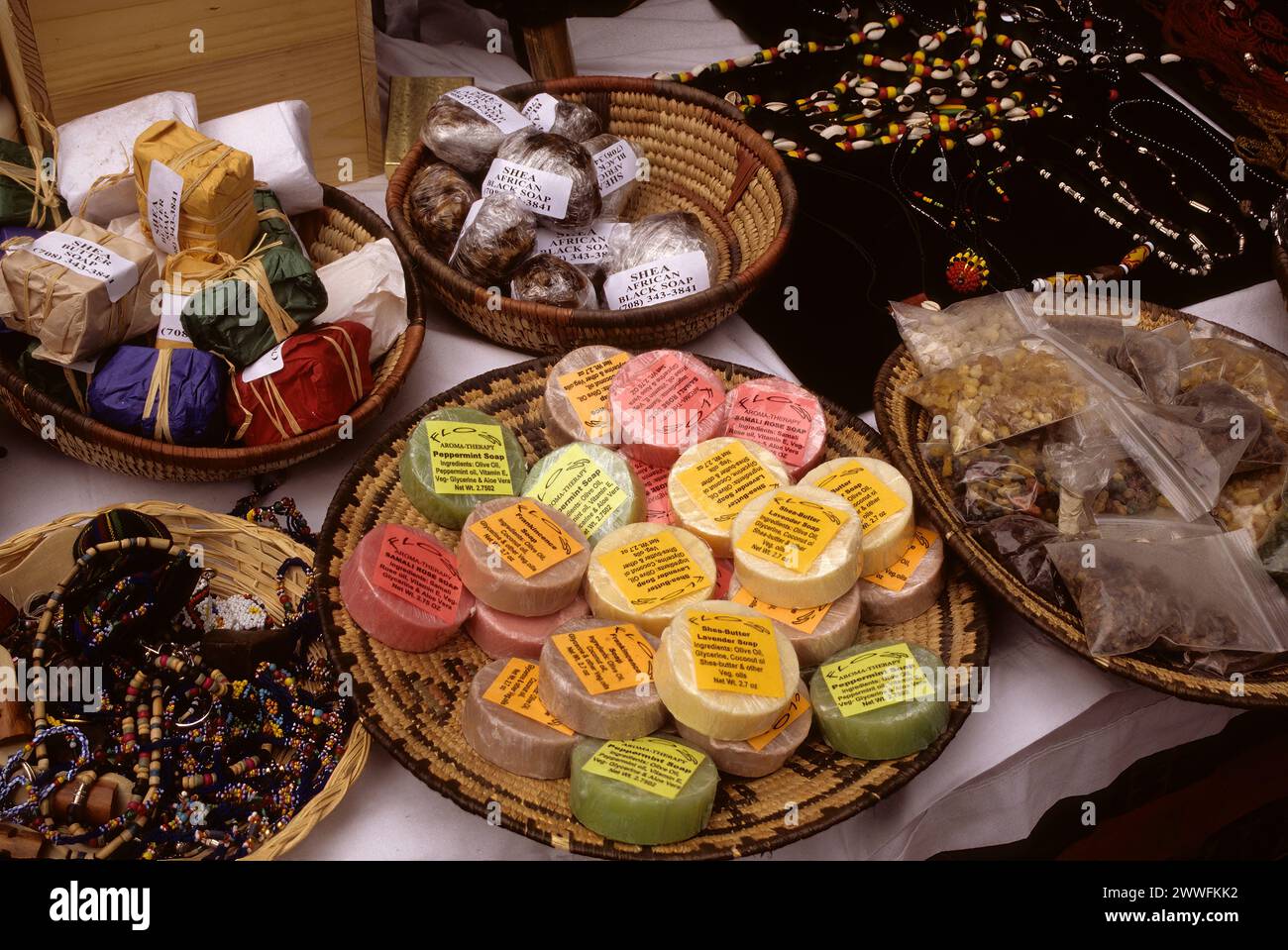 African vendors hi-res stock photography and images - Alamy
