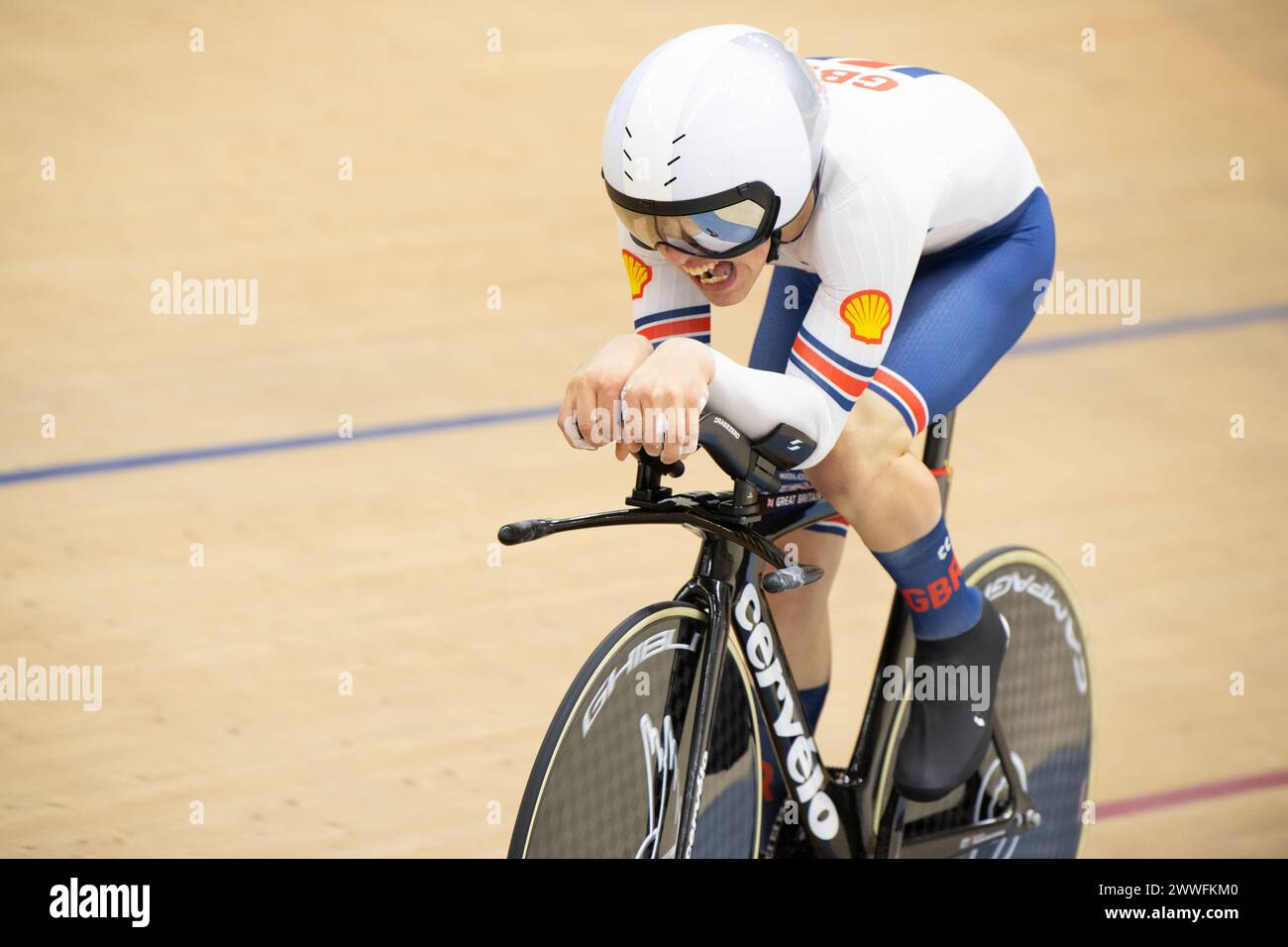 Young british paracyclist hi-res stock photography and images - Alamy