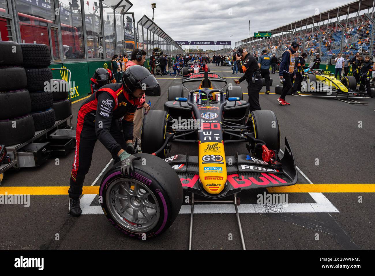 20 HADJAR Isack (fra), Campos Racing, Dallara F2 2024, on the grid ...