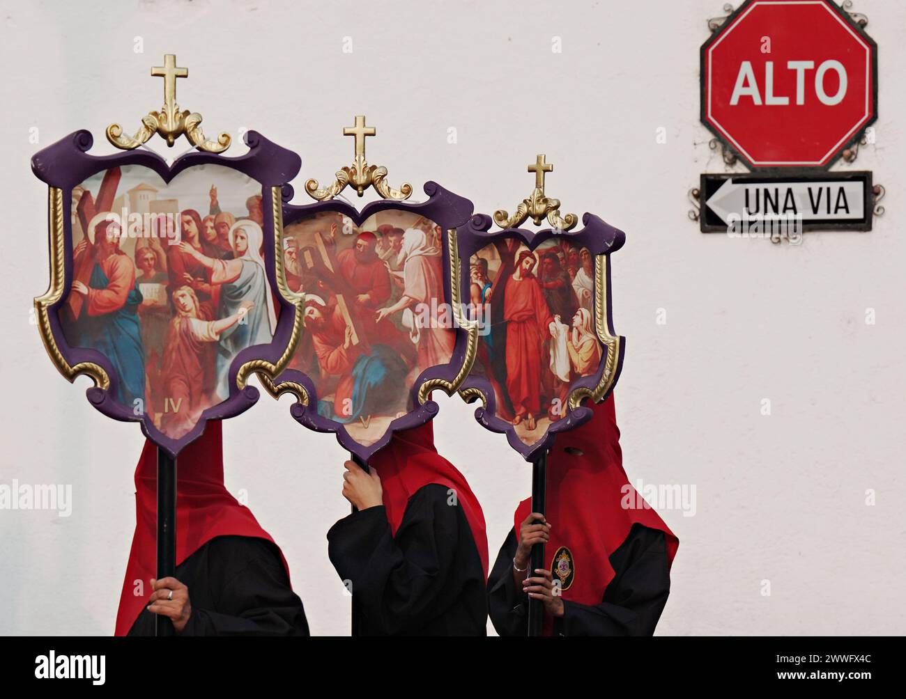 Penitents wait holy week procession hi-res stock photography and images ...