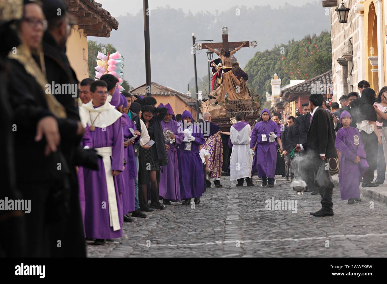 Antigua, Guatemala. 23rd Mar, 2024. Penitents carry a massive ...