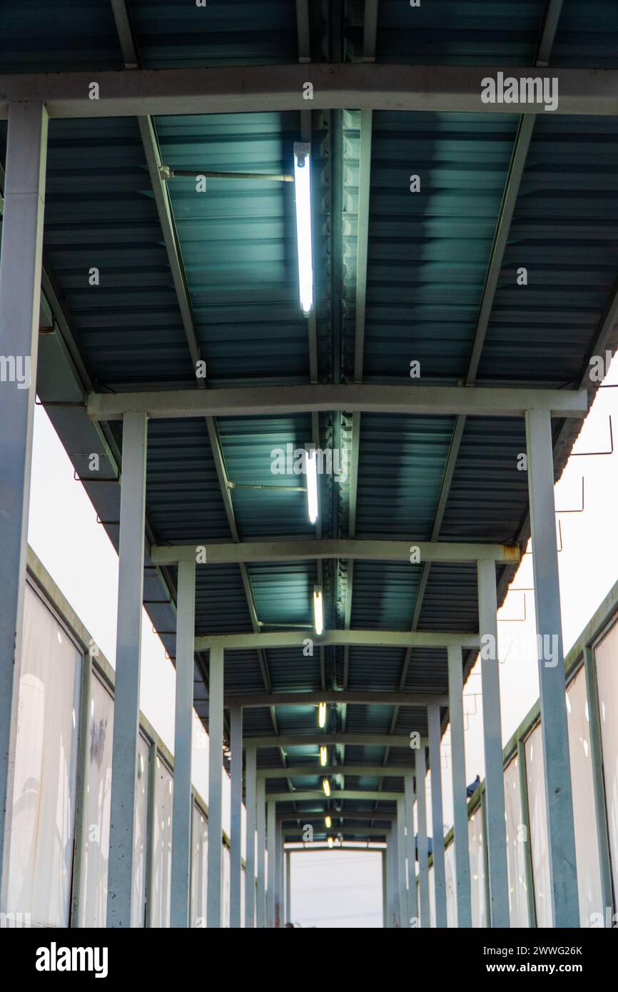 Pedestrian walkway road sign illustration hi-res stock photography and ...