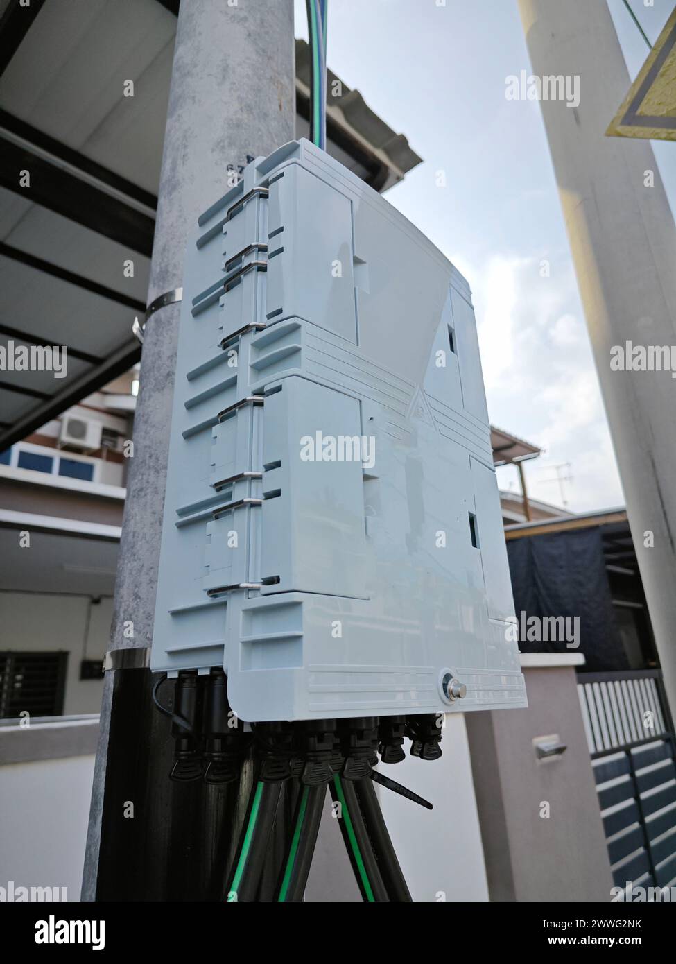 Fiber optic cable circuit hi-res stock photography and images - Alamy