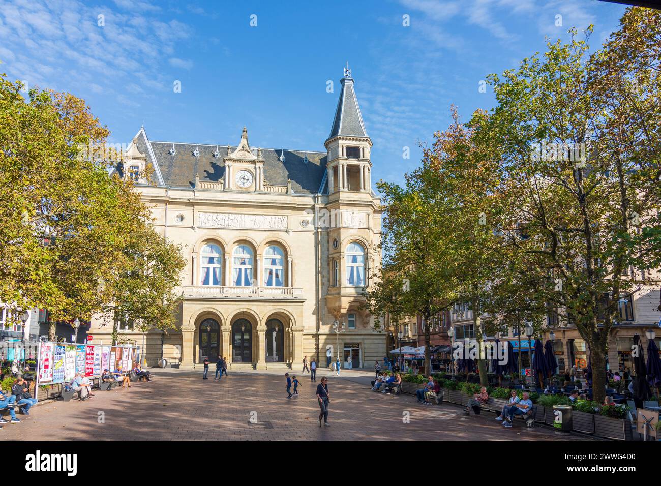 Luxembourg City (Luxemburg, Lëtzebuerg): square Place d’Armes, Cercle ...