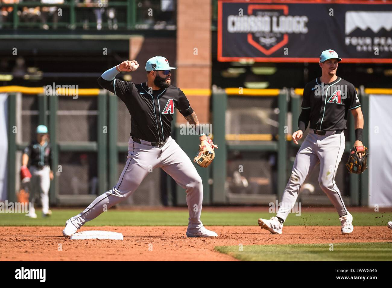 Arizona Diamondbacks third baseman Emmanuel Rivera (13) turns a doubles ...