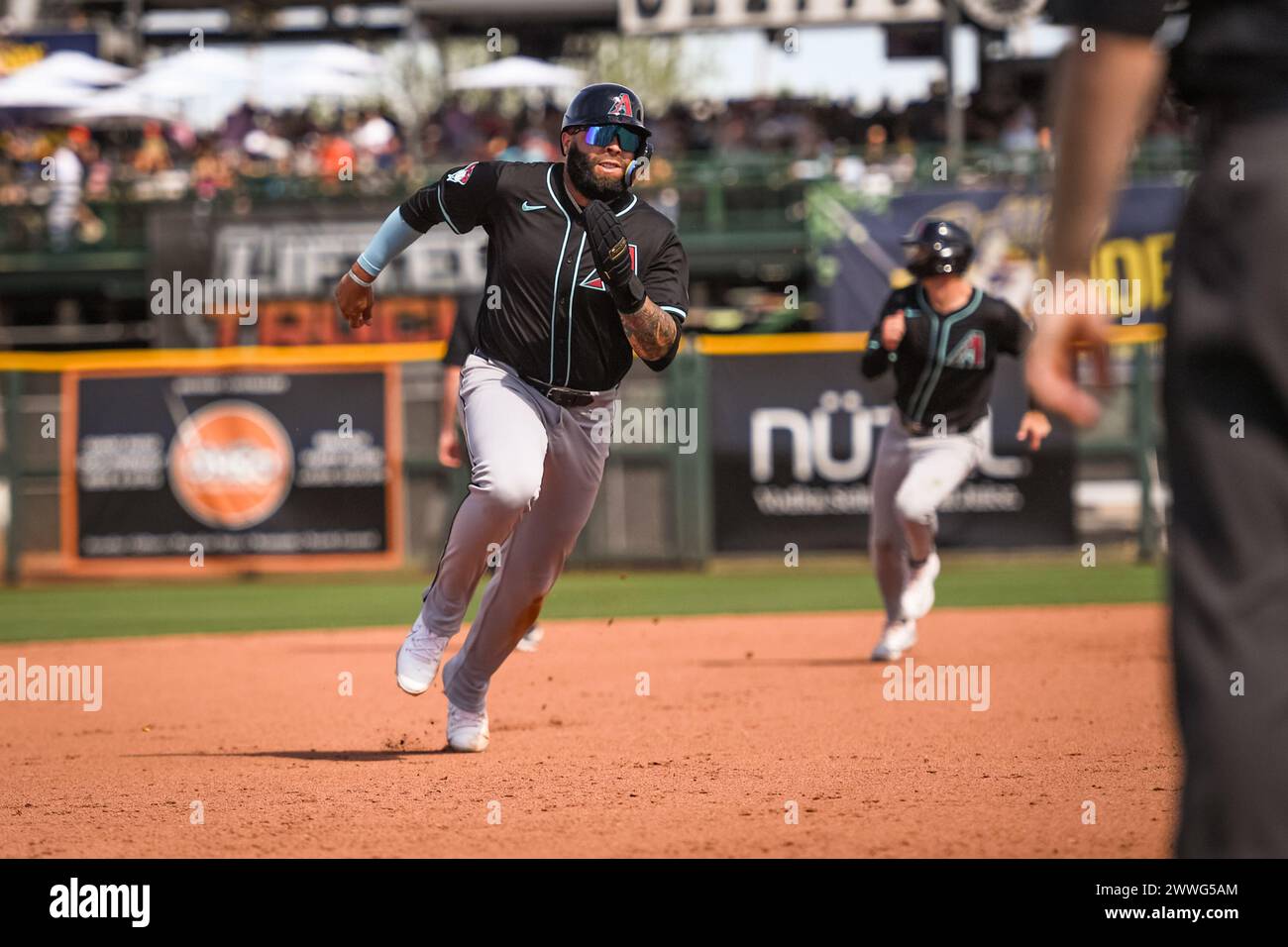 Arizona Diamondbacks third baseman Emmanuel Rivera (13) rounds third ...
