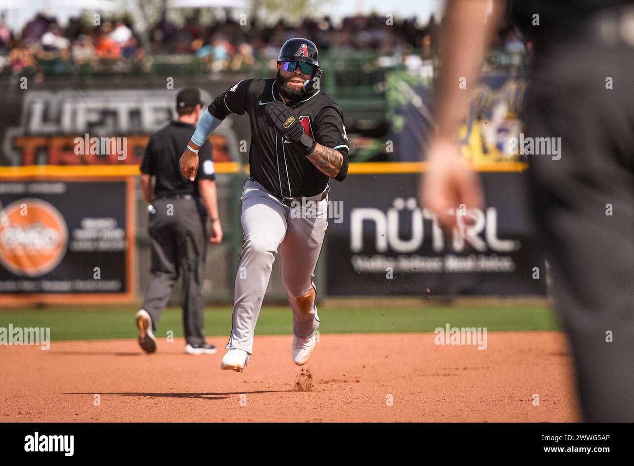 Arizona Diamondbacks third baseman Emmanuel Rivera (13) rounds third ...