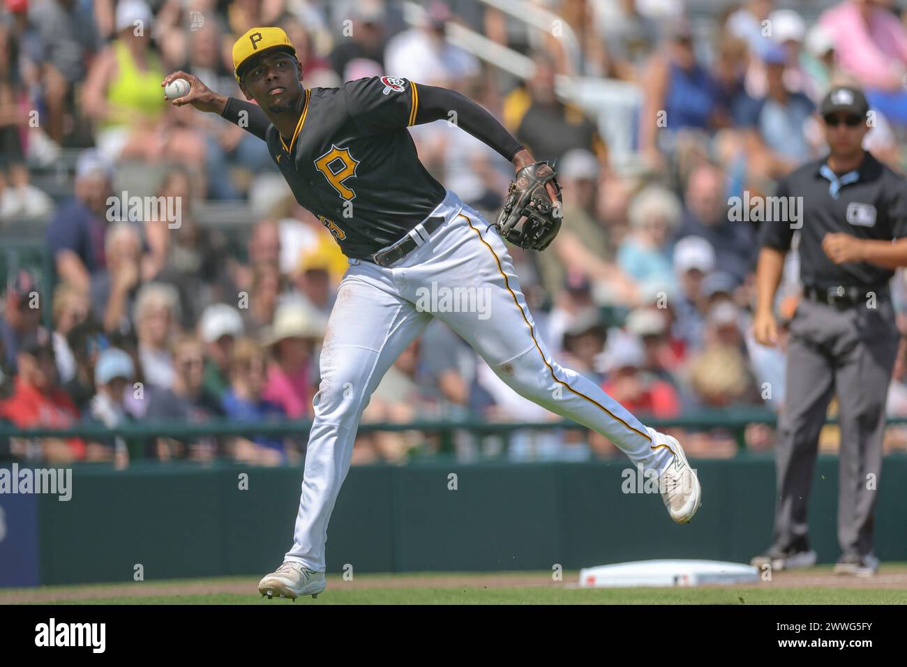 Bradenton, FL: Pittsburgh Pirates third baseman Ke'Bryan Hayes (13 ...