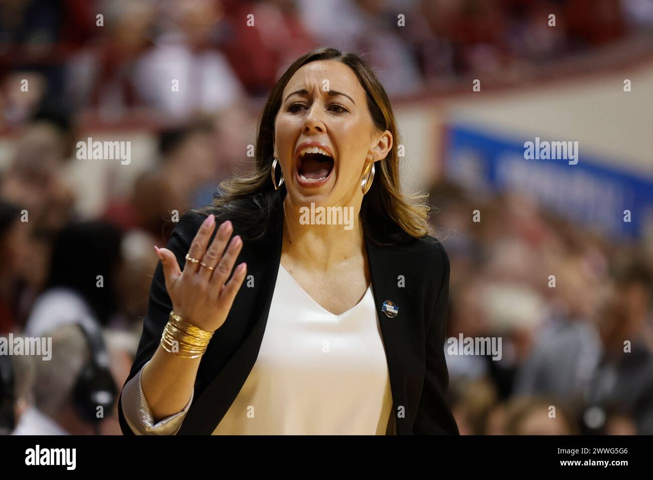 Bloomington, United States. 23rd Mar, 2024. Coach Carly Thibault ...