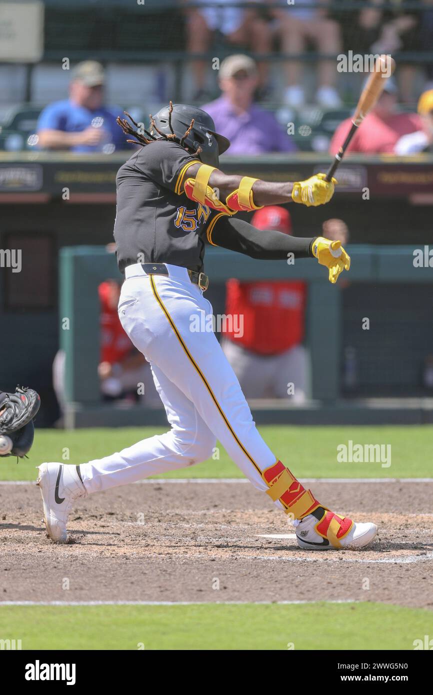 Bradenton, FL: Pittsburgh Pirates shortstop Oneil Cruz (15) fouls off a ...