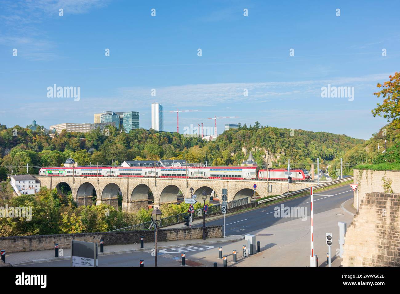 Luxembourg City (Luxemburg, Lëtzebuerg): railway Clausener Viaduct with ...