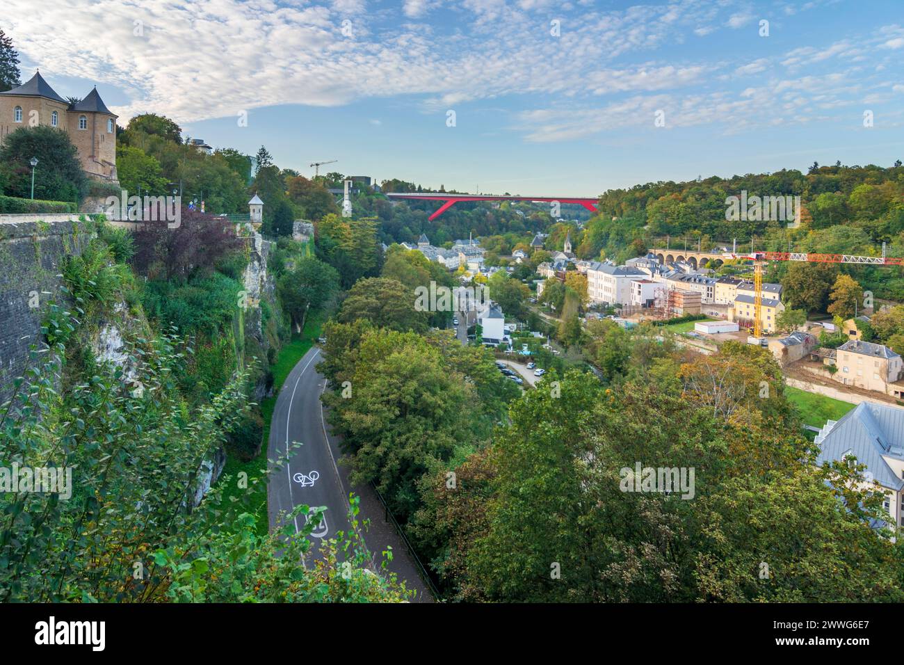 Luxembourg City (Luxemburg, Lëtzebuerg): river Alzette Valley, Grand ...
