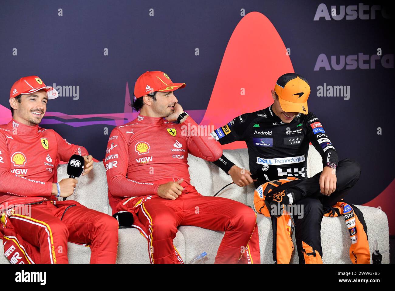 F1 drivers talking hi-res stock photography and images - Alamy