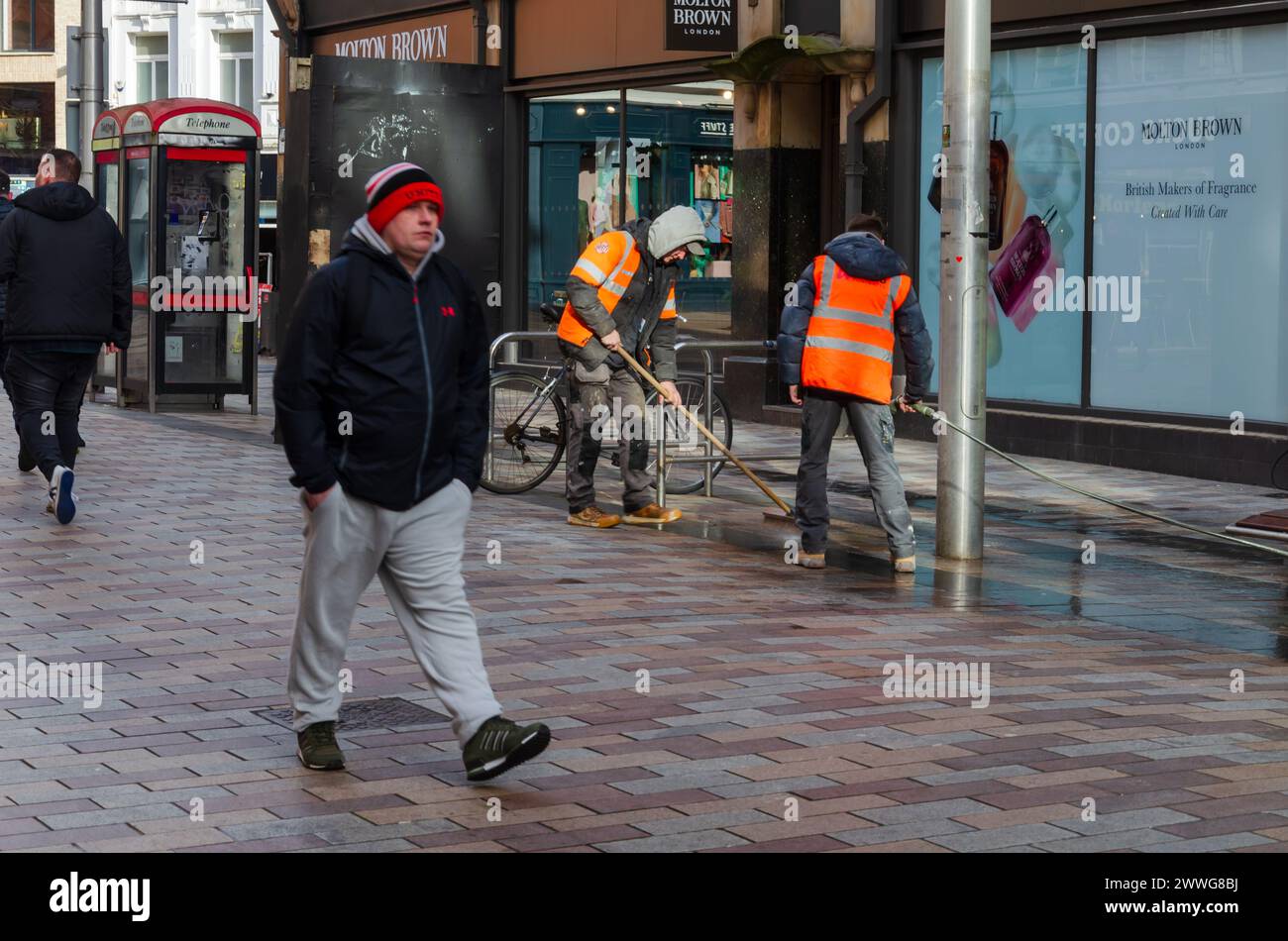 People going daily lives hi-res stock photography and images - Alamy