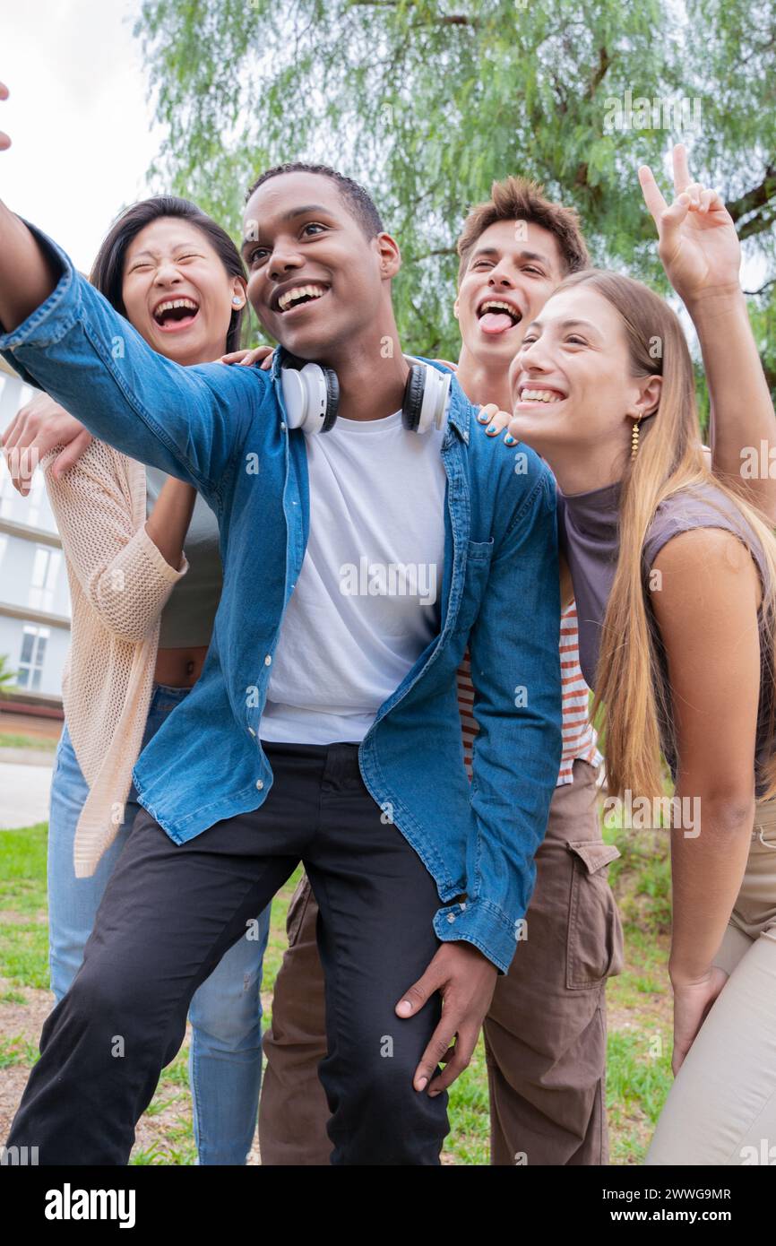 Vertical video group young friends hi-res stock photography and images ...