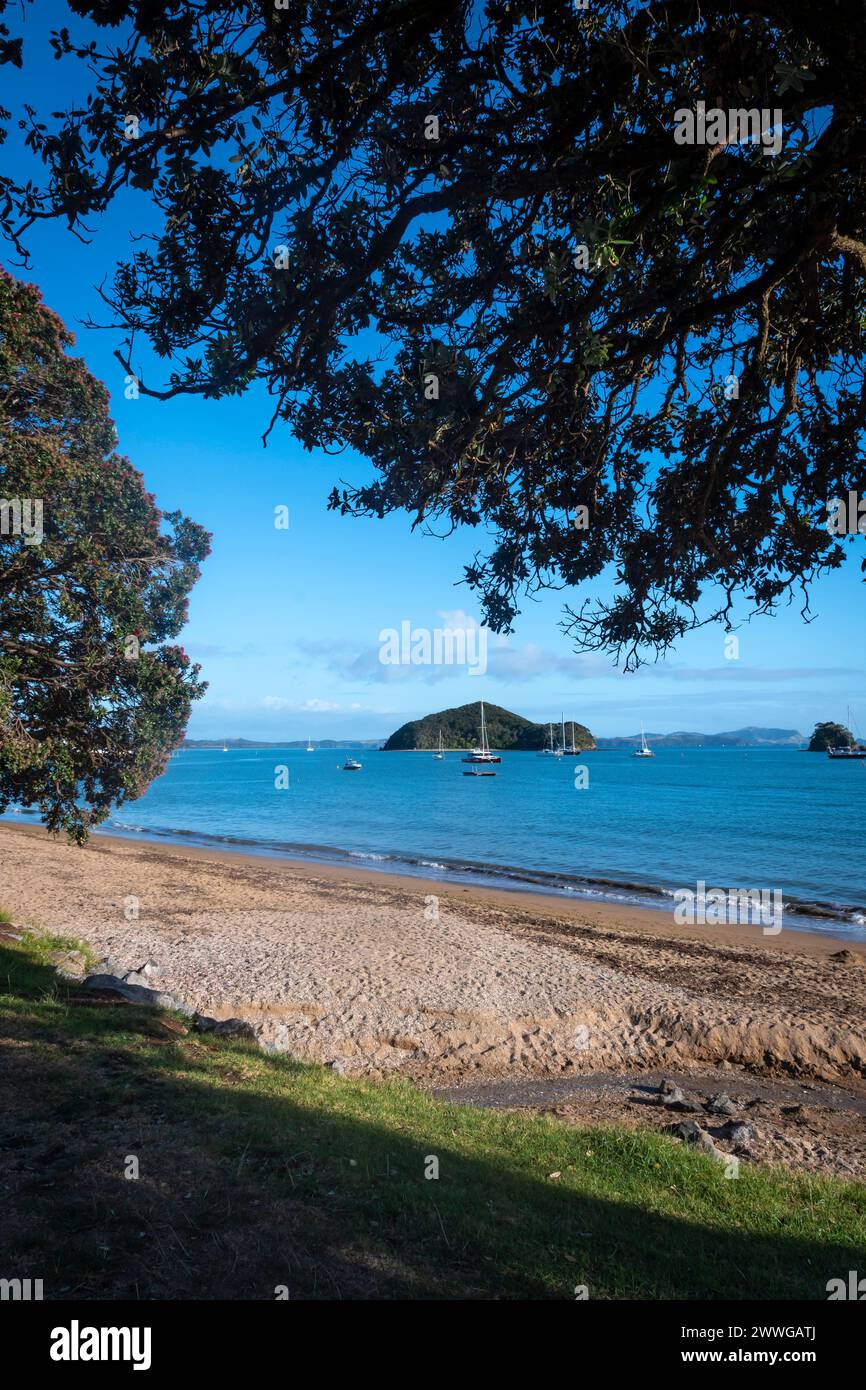 Bay of islands new zealand paihia hi-res stock photography and images ...