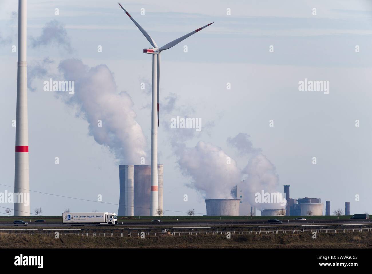 RWE Power AG Kraftwerk in Niederaußem, North Rhine-Westphalia, Germany ...