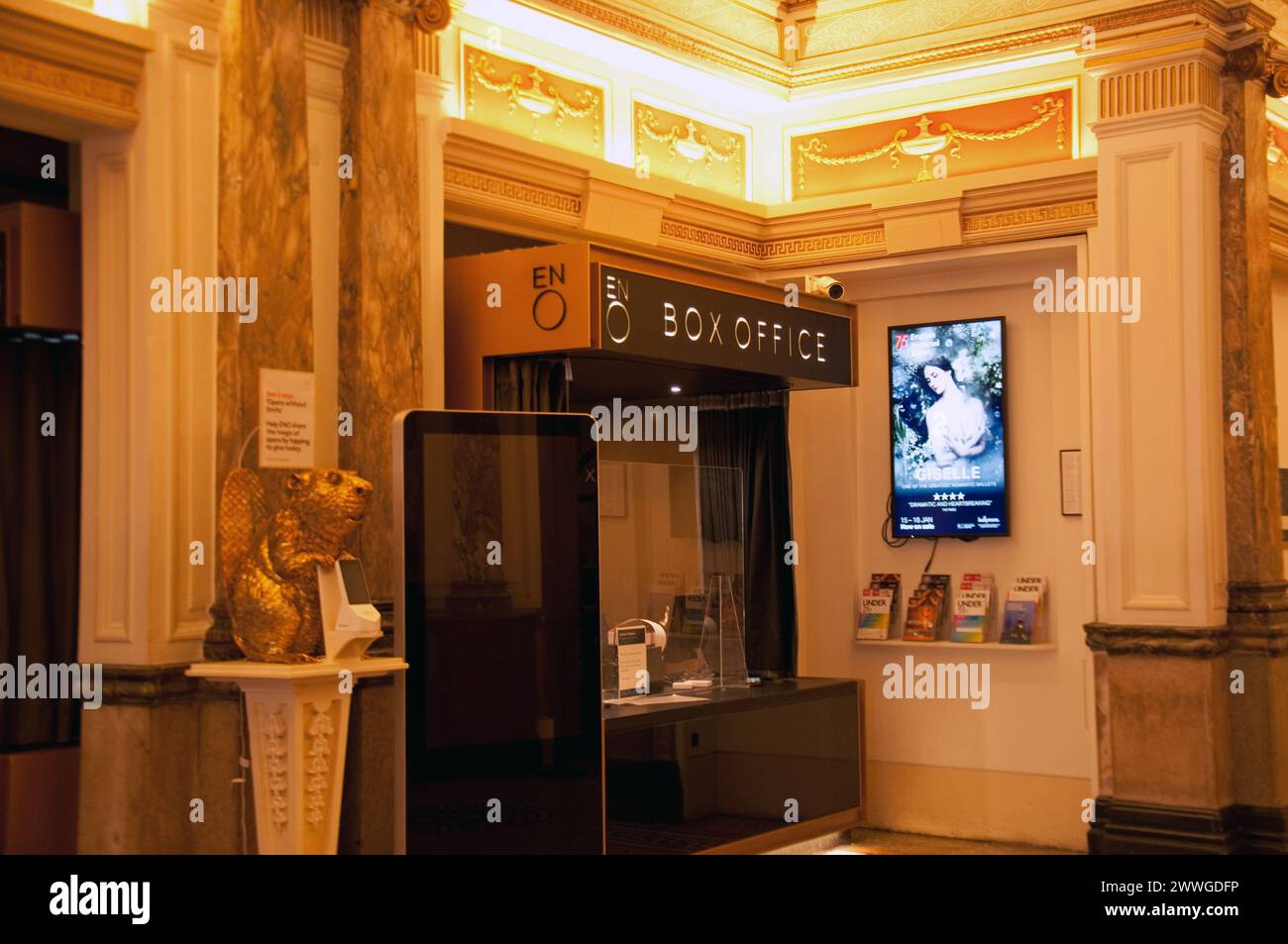 Ballet london coliseum ballet hi-res stock photography and images - Alamy