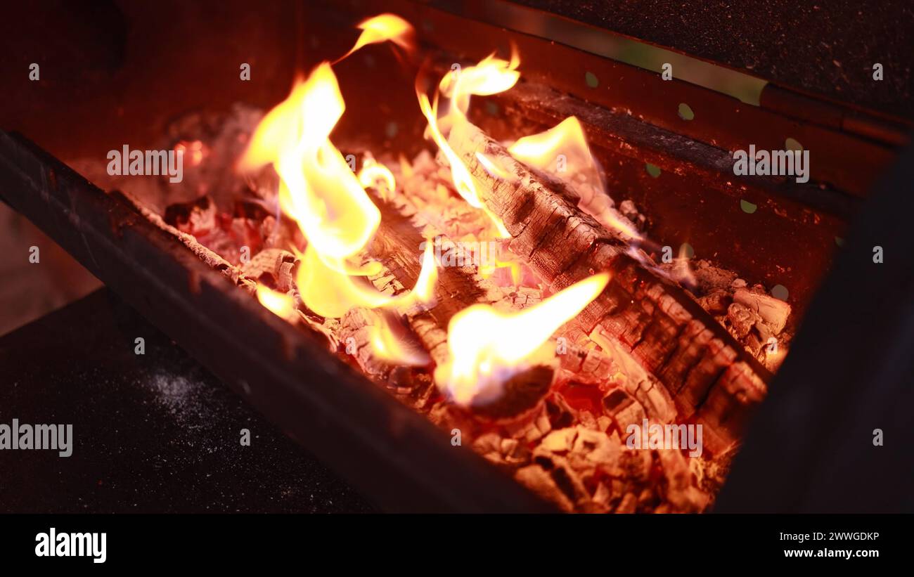 Fire burns in grill close hi-res stock photography and images - Alamy