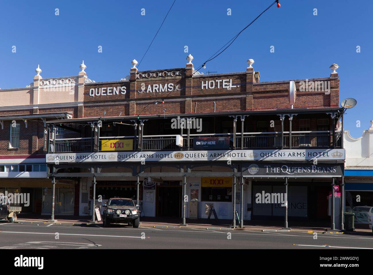 The queens arms hi-res stock photography and images - Alamy