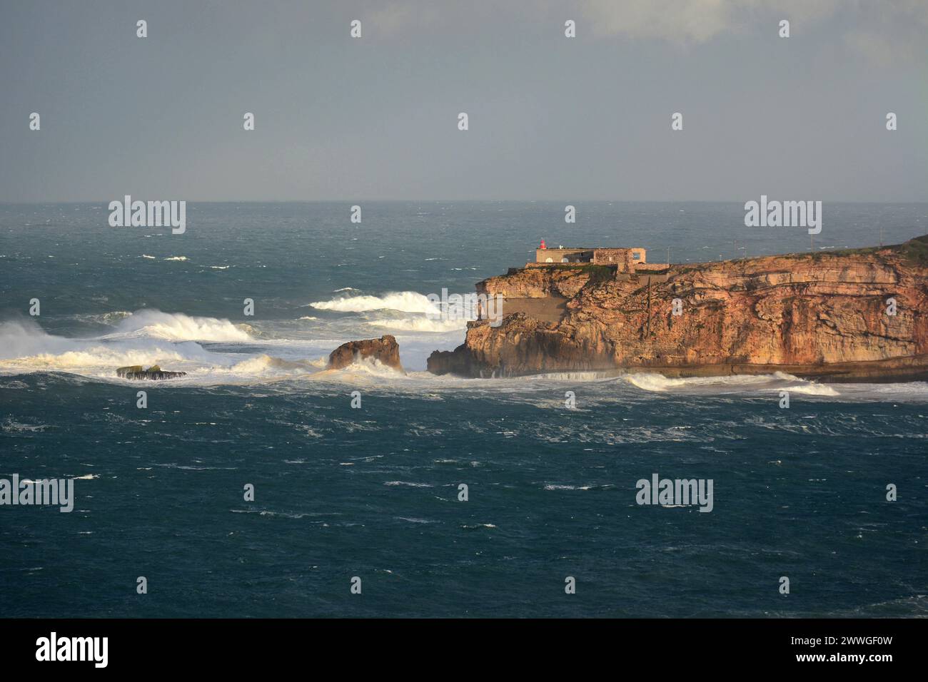 Nazare cliff hi-res stock photography and images - Alamy