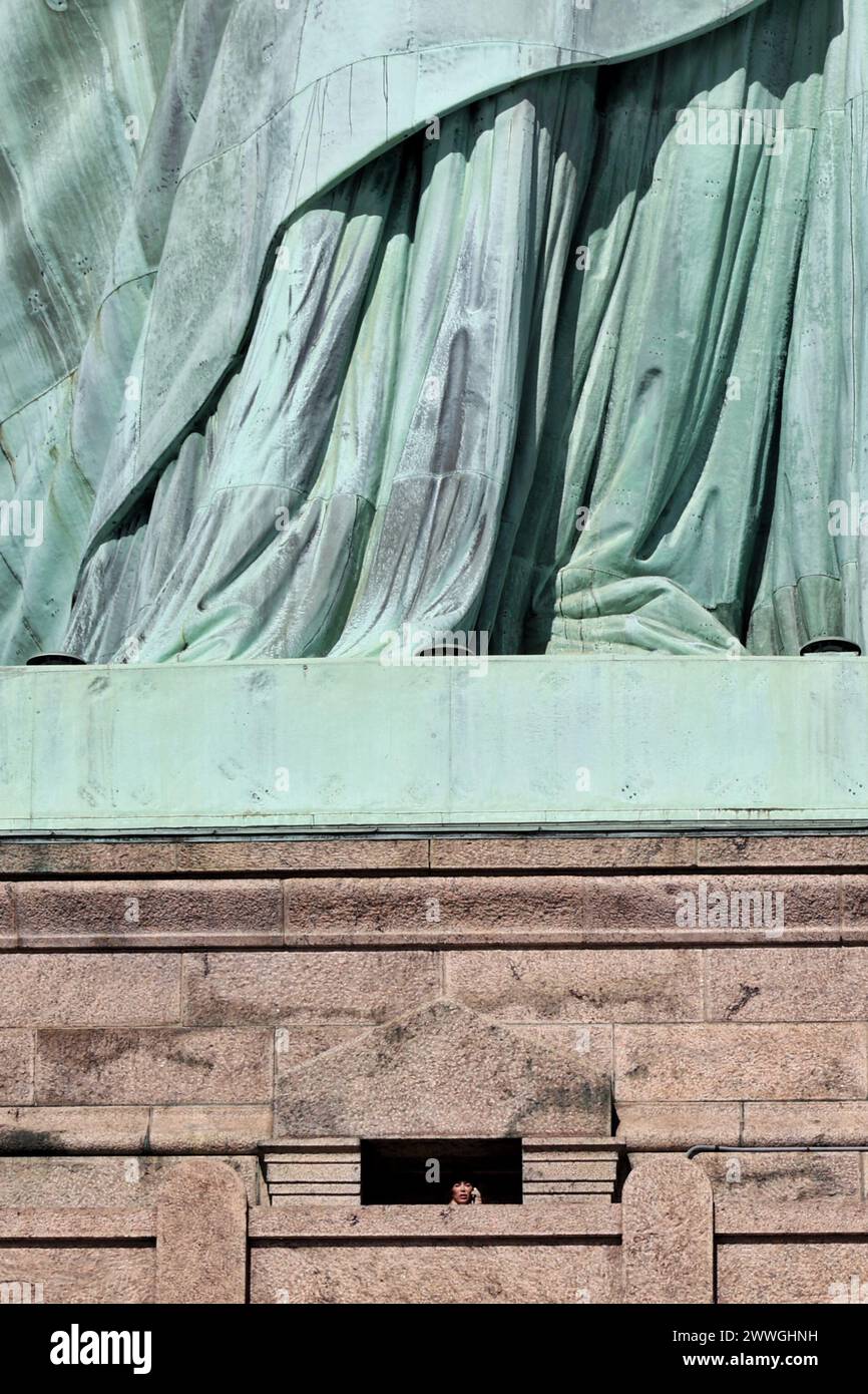 Classical contrapposto pose hi-res stock photography and images - Alamy