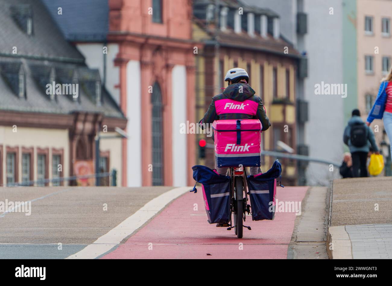 22 March 2024, Hesse, Frankfurt/Main: An employee of the Flink delivery ...