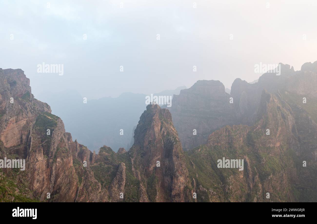 Mountain ridge near peak Areeiro in Madeira Stock Photo - Alamy