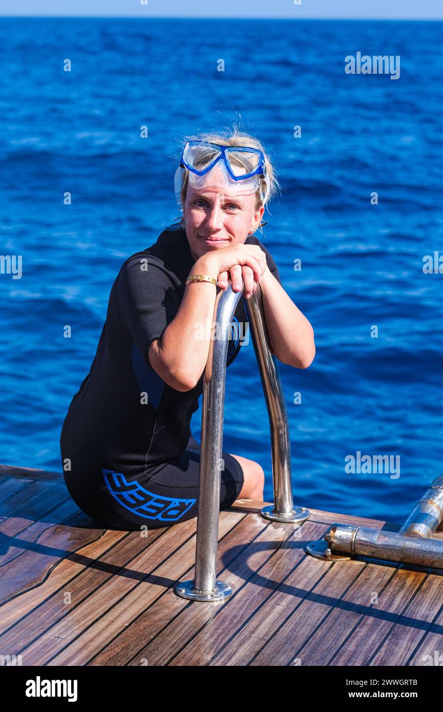 Scuba diver before diving. A diving lesson in open water Stock Photo ...