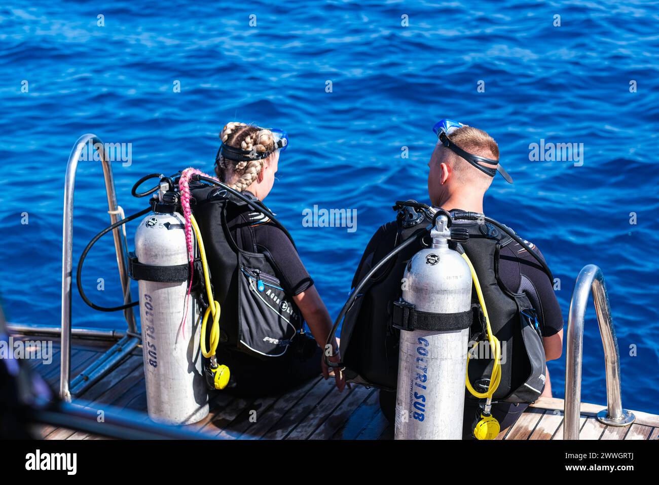 Scuba diver before diving. A diving lesson in open water Stock Photo ...