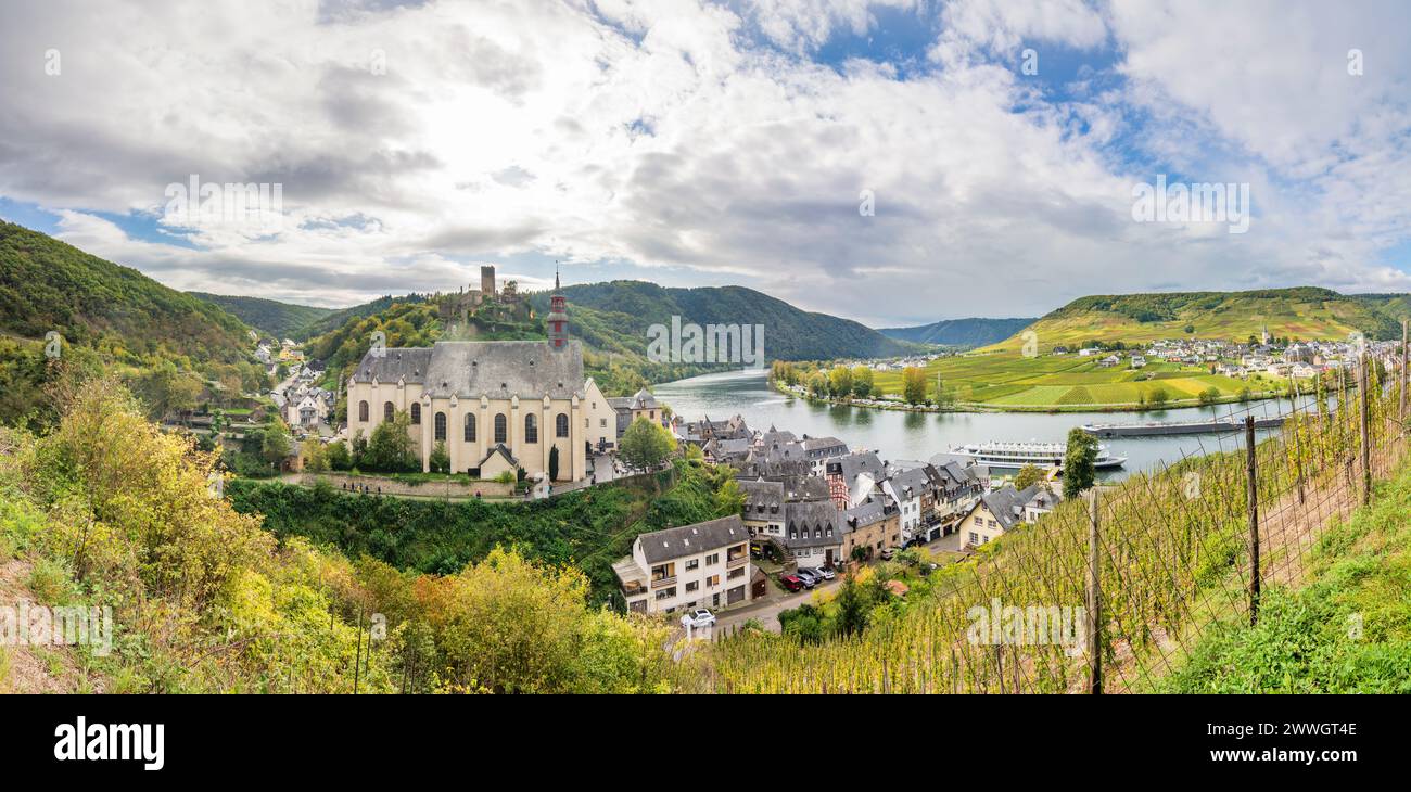 Beilstein: river Mosel (Moselle), passenger ship, Saint Joseph’s ...