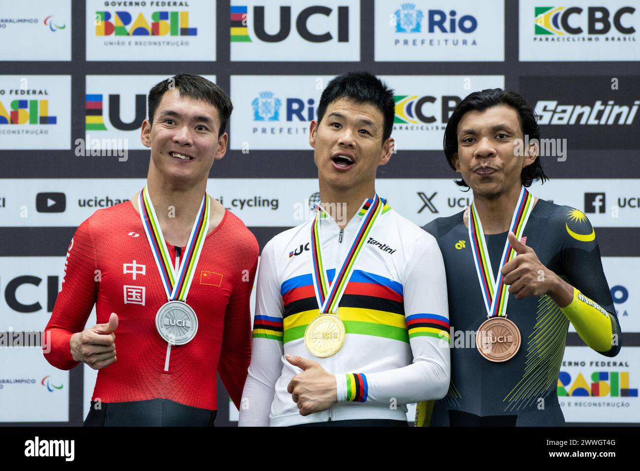 Rio De Janeiro, Brazil. 23rd Mar, 2024. Gold medalist Li Zhangyu (C) of ...