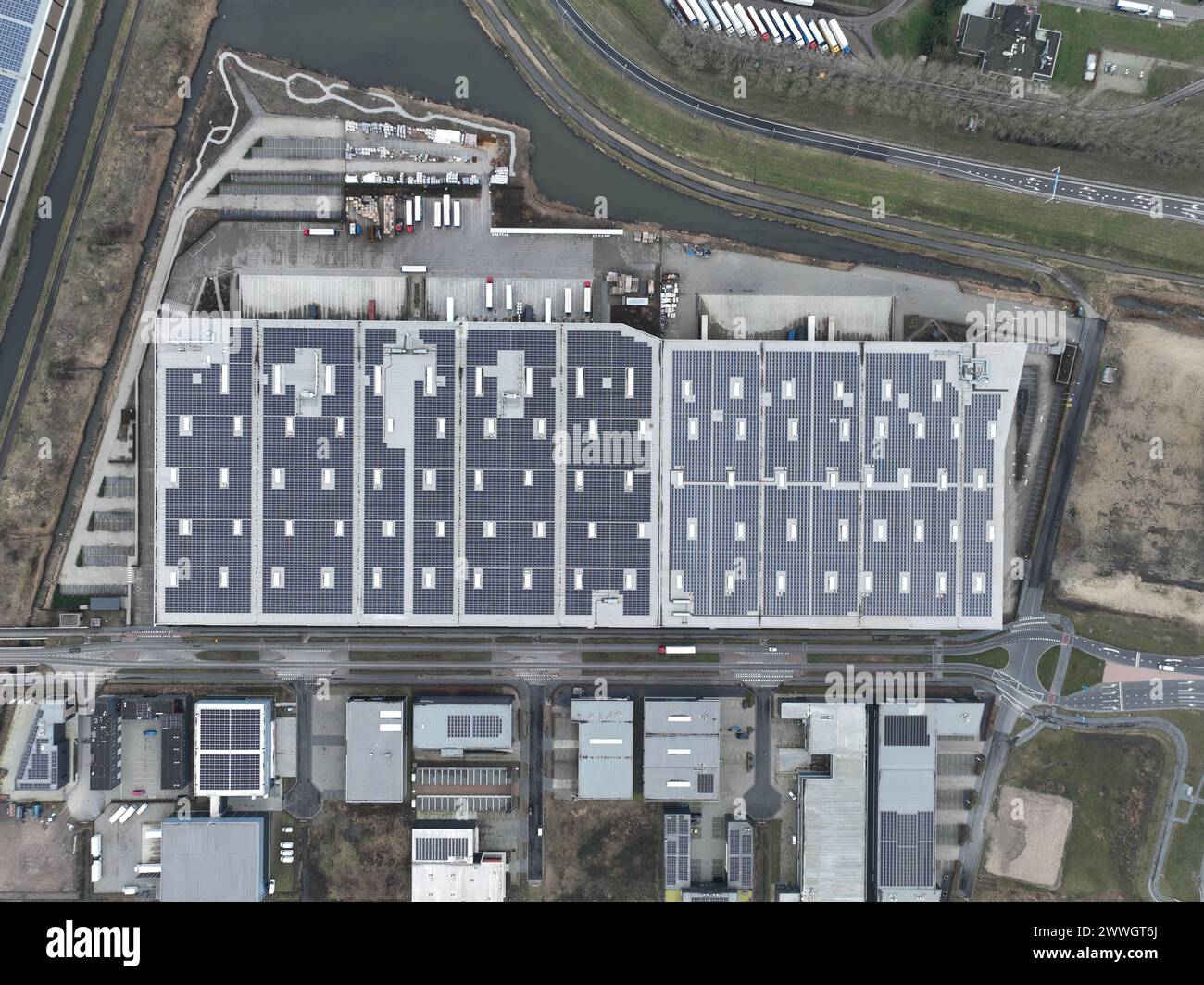 Logistical distribution center hi-res stock photography and images - Alamy
