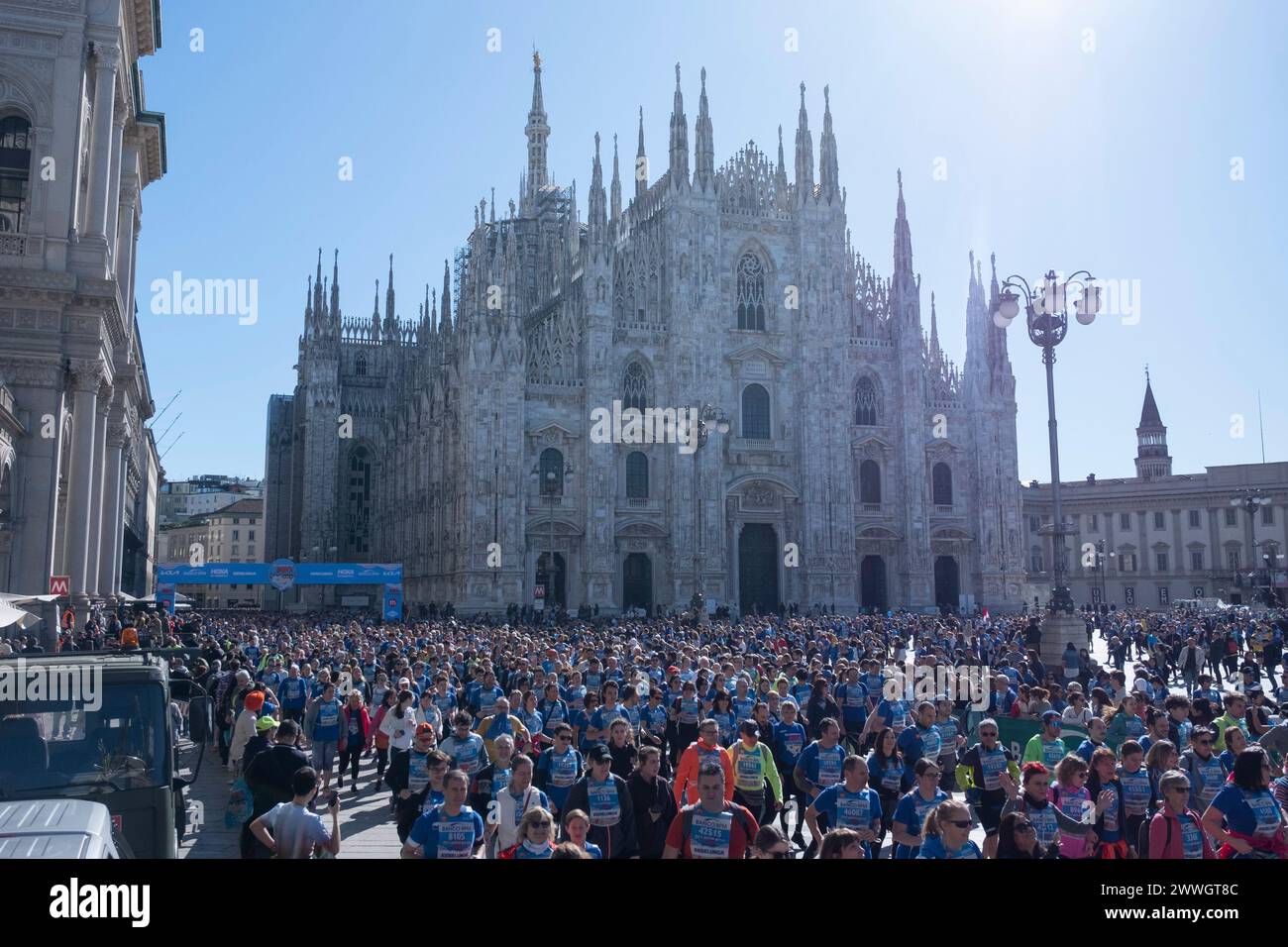 Milano, Italia. 24th Mar, 2024. Piazza Duomo. Partenza della Stramilano ...