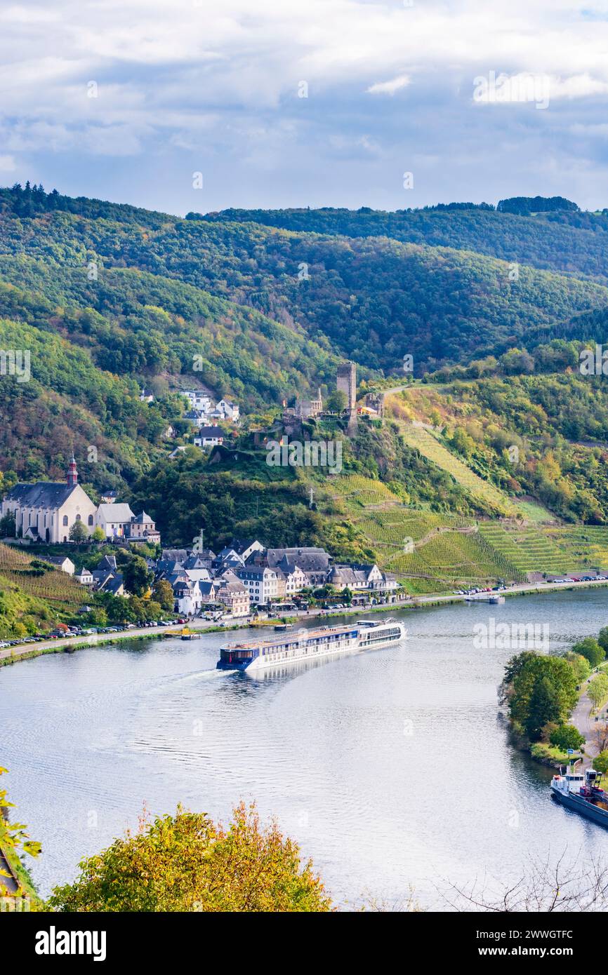 Beilstein: river Mosel (Moselle), cruise ship, Saint Joseph’s Catholic ...