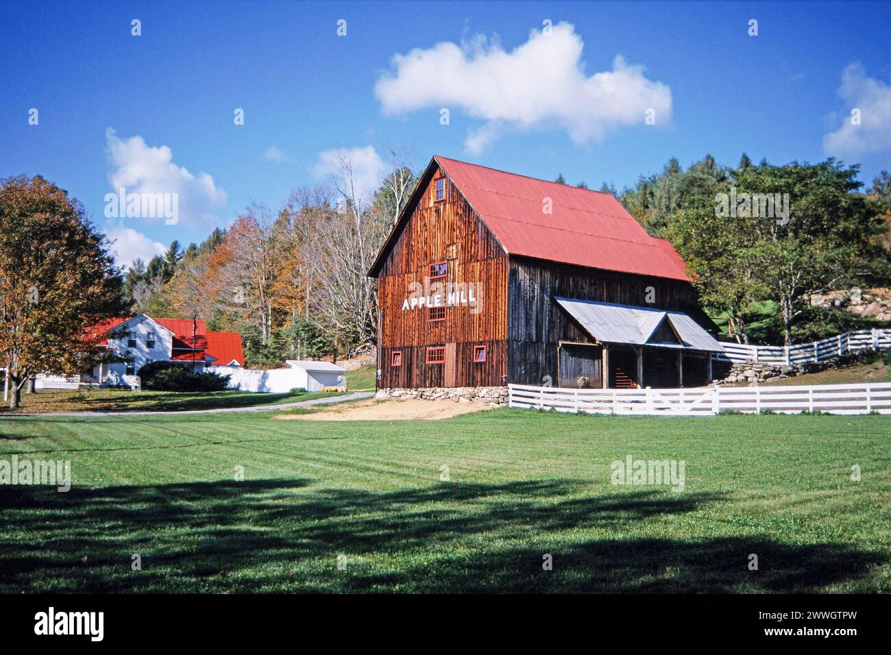 The old apple barn hi-res stock photography and images - Alamy