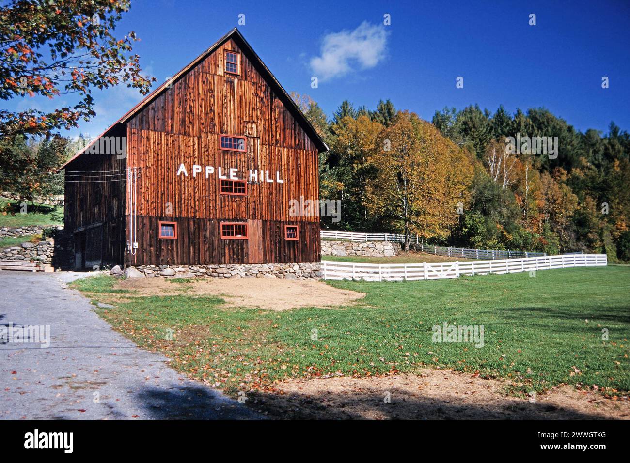 The old apple barn hi-res stock photography and images - Alamy