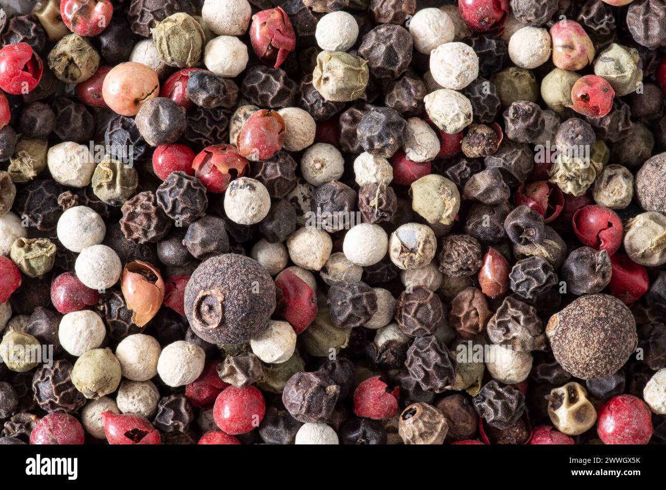 Five spices on black background hi-res stock photography and images - Alamy