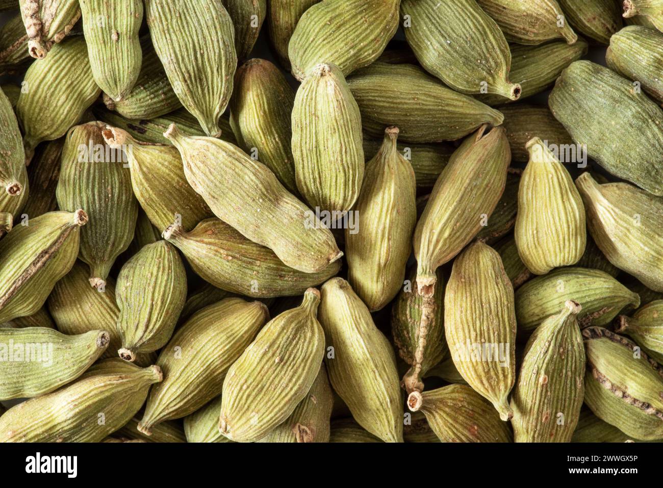 Green cardamom texture hi-res stock photography and images - Alamy